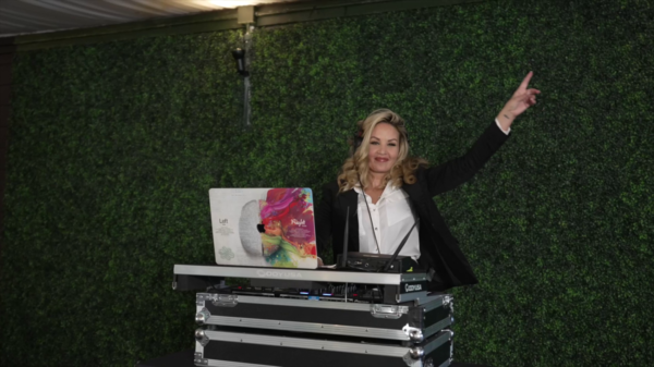 NICOLETTE MANGUBAT | Vox DJs